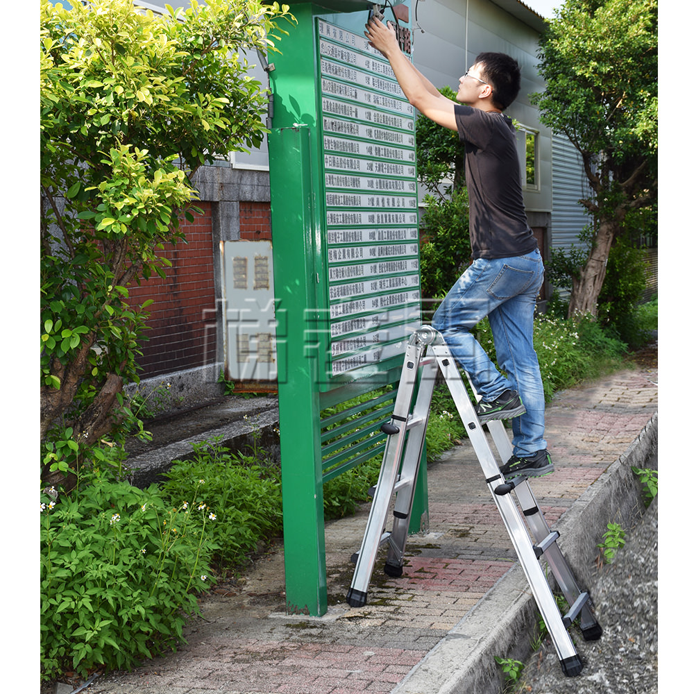 Telescopic Folding Ladder with Adjustable Feet | Award-Winning Design ...